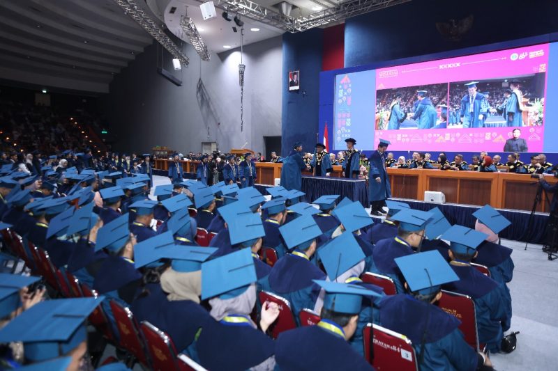 ITB Gelar Wisuda Kedua Tahun Akademik 2024/2025, Satukan Kebahagiaan ...